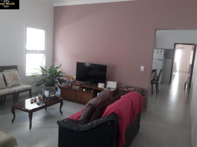 EXCELENTE CASA À VENDA EM CONDOMÍNIO FECHADO