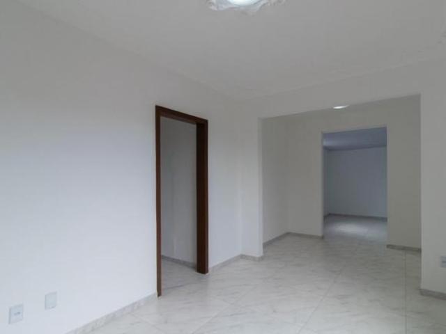 Excelente casa à venda em Jardim Medianeira, Porto Alegre