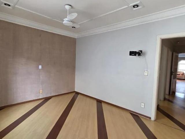 EXCELENTE CASA À VENDA VILA TEIXEIRA A 2 MINUTOS DO CENTRO 253m² DE TERRENO R$ 950 MIL