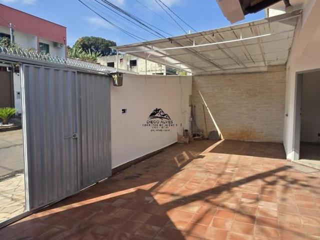 EXCELENTE CASA À VENDA 3 QUARTOS 2 VAGAS, ÁREA GOURMET JARDIM BRASÍLIA