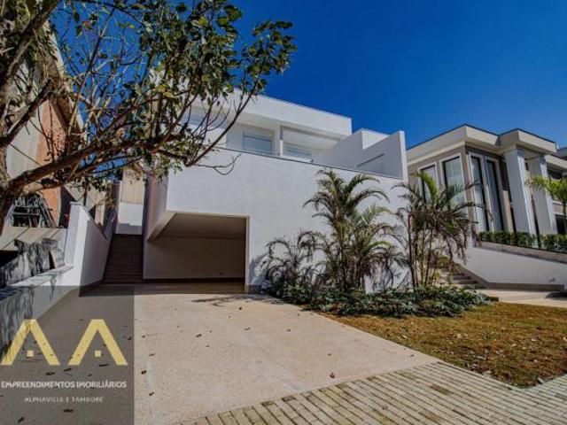 EXCELENTE CASA ALPHAVILLE, 4 SUÍTES, ACABAMENTO ALTO PADRÃO, COMPLETA!