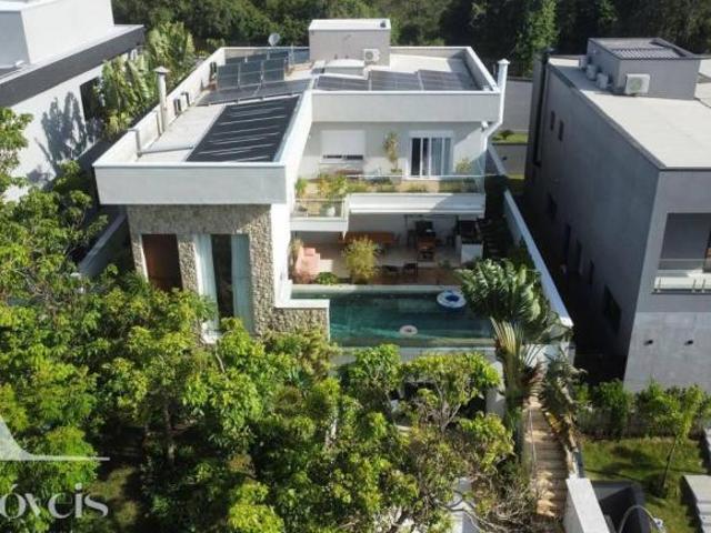 EXCELENTE CASA ALPHAVILLE, 5 DORMTS, SIST FOTOVOLTAICO, AR, COMPLETA