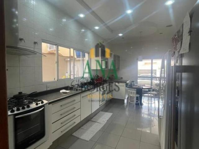 Excelente Casa Assobradada a Venda no Condomínio Residencial Mirante do Ipanema