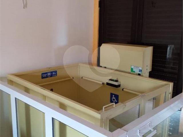 Excelente casa assobradada com elevador Distribuição da construção principal Mogi Moderno