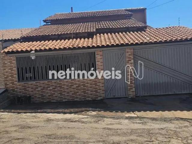 EXCELENTE CASA ARNIQUEIRA!
