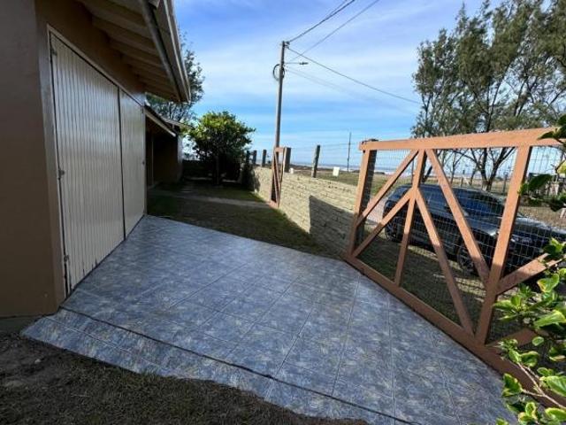 EXCELENTE CASA BEIRA MAR À VENDA