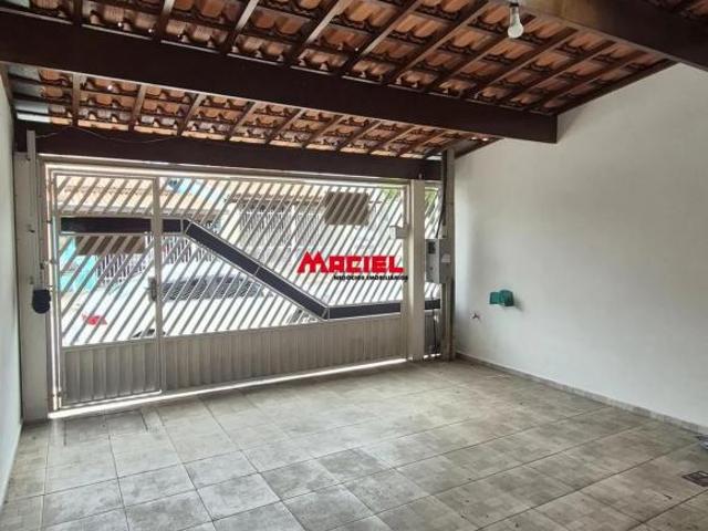 Excelente casa com 3 dormitório, 1 wc, 2 vagas de garagem