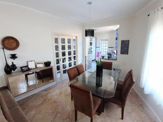 Excelente casa com 3 dormitórios