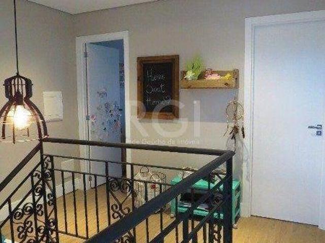 EXCELENTE CASA COM 3 DORMITÓRIOS, 1 SUÍTE E VAGA DE GARAGEM PARA 3 CARROS