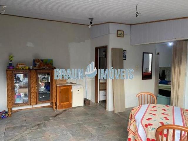 Excelente casa com 3 dormitórios em cachoeirinha com otima localização e amplo patio Sendo 2 dormitó