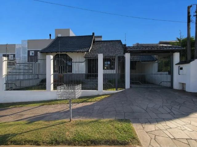 Excelente Casa com 3 dormitórios sendo um suíte para locação, em ótima localização no Bairro Jardi