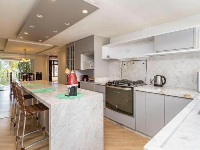 Excelente casa com 3 quartos e 3 vagas no Santa Cândida