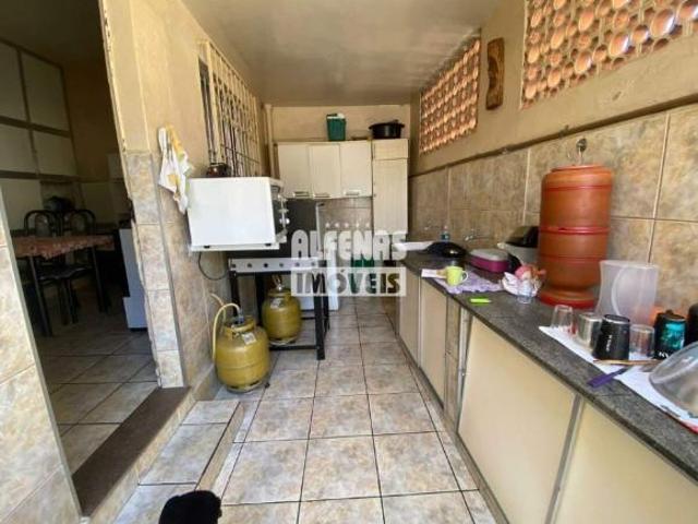 Excelente Casa com 3 Quartos e 100m² à Venda no Eldorado