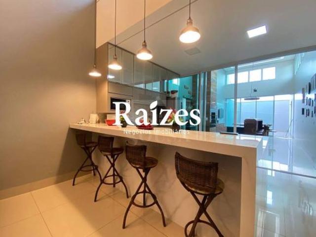 Excelente casa com 3 quartos sendo 1 suíte no bairro Flamboyant