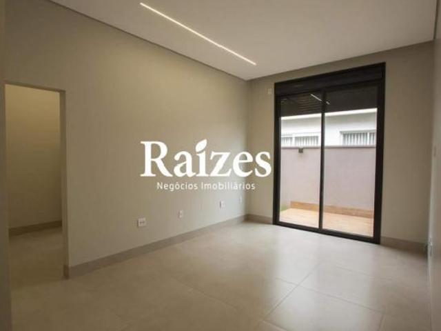 Excelente casa com 3 suítes e 1 quarto reversível no Alphaville