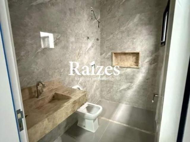 EXCELENTE CASA COM 3 SUÍTES NO BAIRRO NOVO MUNDO