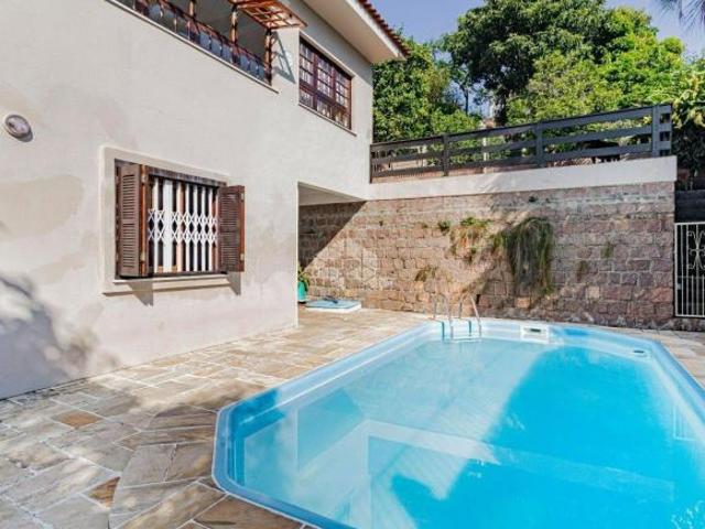 Excelente casa com 03 dormitórios, piscina, salão de festas, bairro Sétimo Céu em Porto Alegre