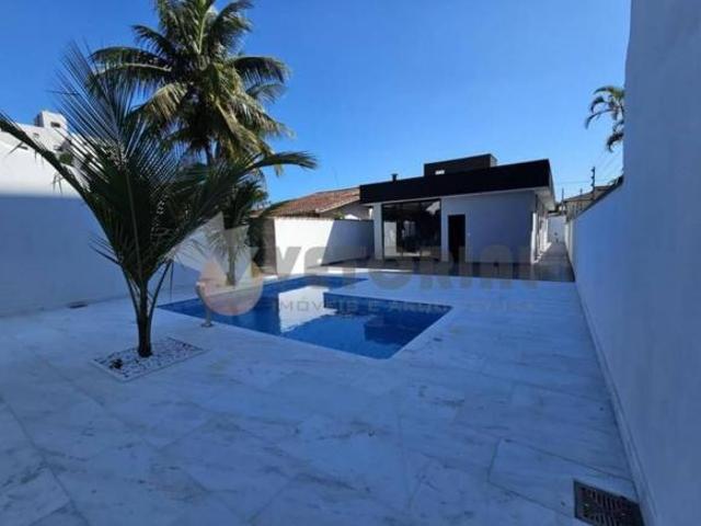 Excelente casa com 03 suítes e piscina na Martim de Sá Caraguatatuba