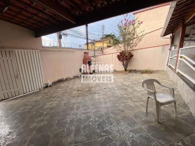 EXCELENTE CASA COM 03 QUARTOS, 02 BANHEIROS, 03 VAGAS BAIRRO MONTE CASTELO EM CONTAGEM / MG