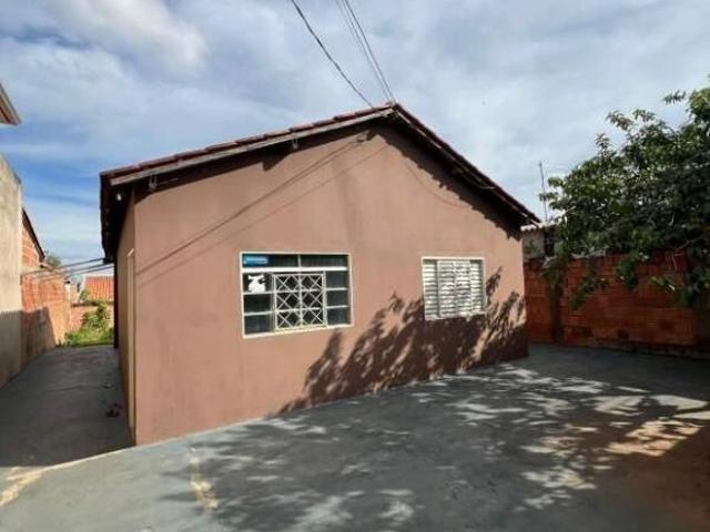 Excelente casa com 03 quartos no bairro Estrela Dalva 2