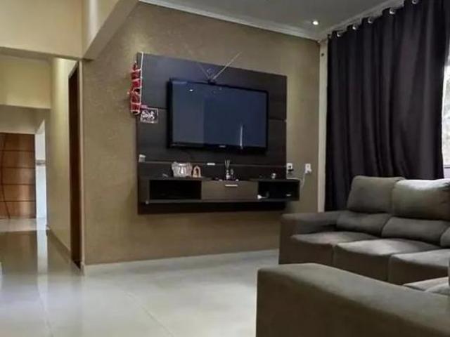 EXCELENTE CASA COM 03 QUARTOS, NO SETOR LESTE EM LUZIÂNIA GO
