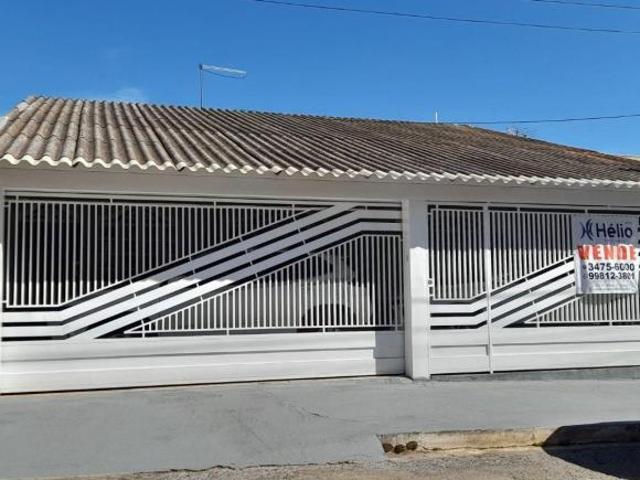 EXCELENTE CASA COM 03 QUARTOS, QNL 05 CONJUNTO