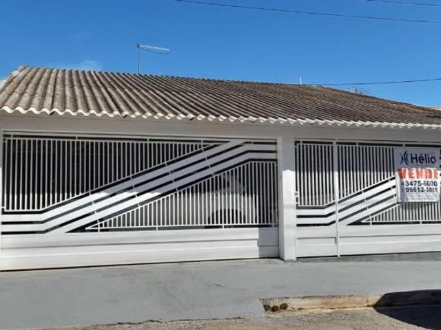 EXCELENTE CASA COM 03 QUARTOS, QNL 05 CONJUNTO