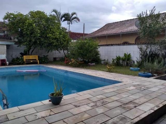 EXCELENTE CASA COM 04 DORMITÓRIOS NO BAIRRO JARDIM REAL EM PRAIA GRANDE!