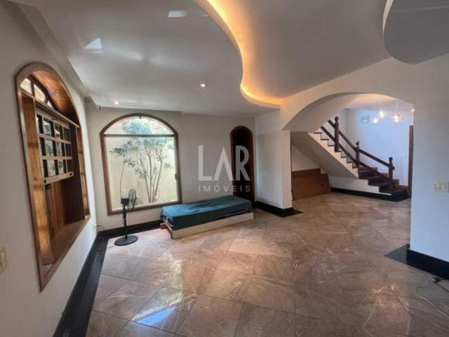 Excelente Casa com 04 Quartos 03 Vagas à Venda Bairro Nova Suissa BH MG