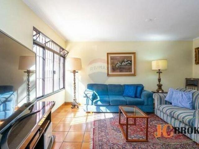 Excelente casa com 153m², 3 dormitórios sendo 1 suíte, 4 vagas