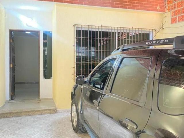 EXCELENTE CASA A VENDA COM 2 QUARTOS 1 SUÍTE, 2 VAGAS E QUINTAL NA CIDADE EDSON SUZANO