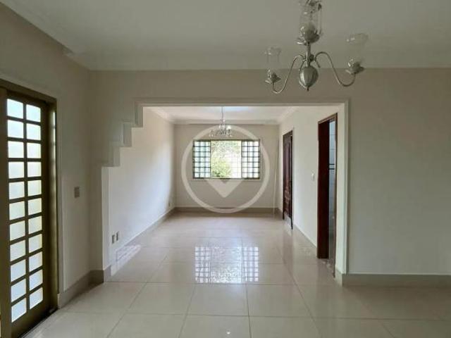 Excelente casa com 320m² de construção em um lote de 360m² 5 quartos