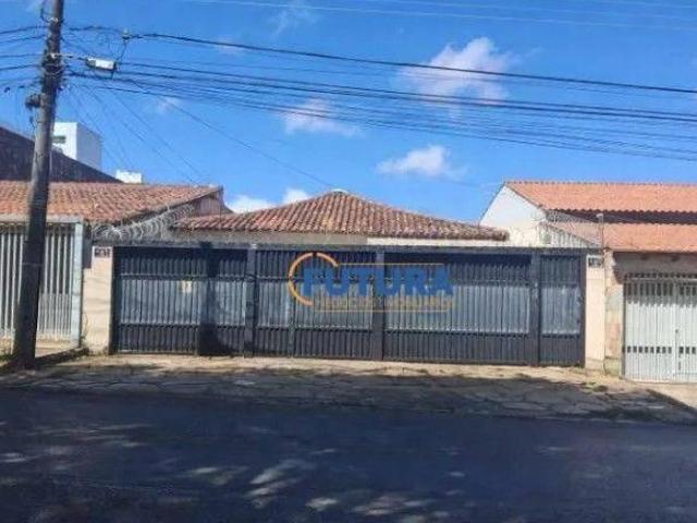 Excelente Casa com 350m² são 2 casas, 3 ambientes independentes, 3 banheiros, 2 vagas, casa de fun