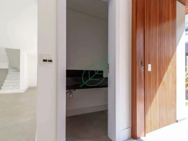 EXCELENTE casa com 418m2, 4 suítes, 4 vagas em Condomínio fechado no Alto da Boa Vista