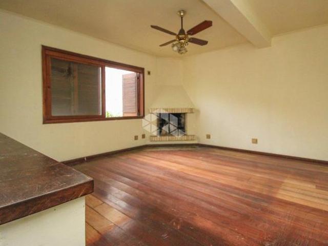 Excelente casa com 4 dorm, suíte com hidro e vaga para 5 carros