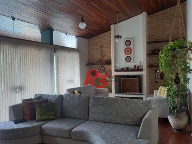 Excelente casa com 4 dormitórios à50 metros da praia da enseada no Guarujá