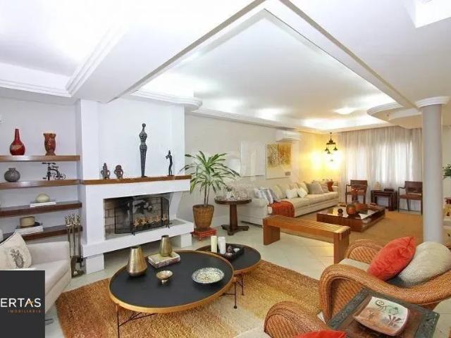 Excelente casa com 4 dormitórios, 6 vagas de garagem e vista panorâmica