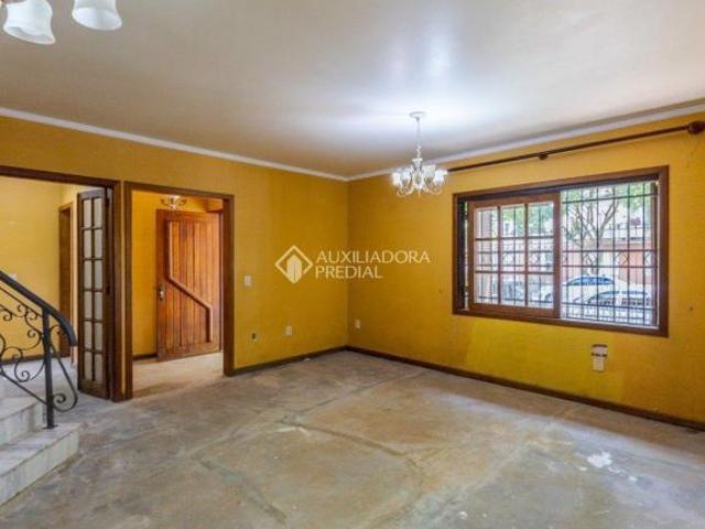 Excelente casa com 4 dormitórios, 3 vagas de garagem