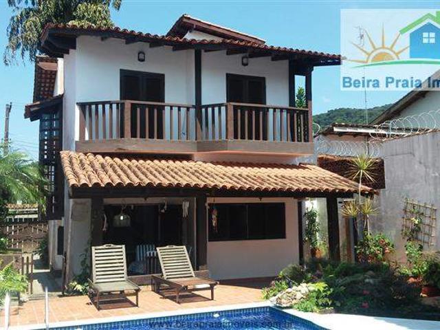 Excelente casa com 4 dormitórios e piscina
