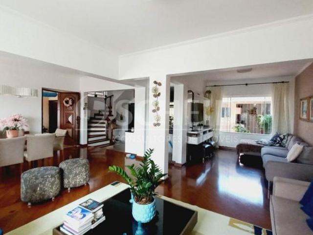 Excelente Casa com 4 Dormitórios e 1 Suíte Ótima Localização