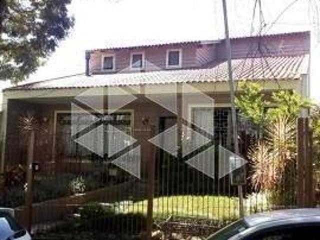 Excelente casa com 4 dormitórios em terreno de 470 m² no Bairro Três Figueiras