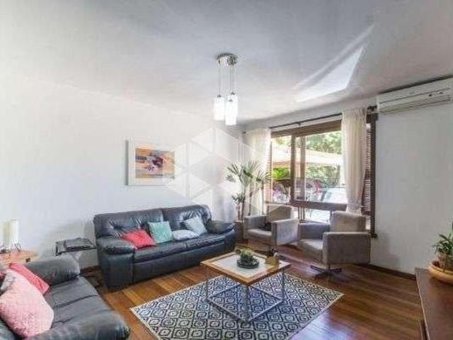 Excelente casa com 4 dormitórios no Bairro Ipanema