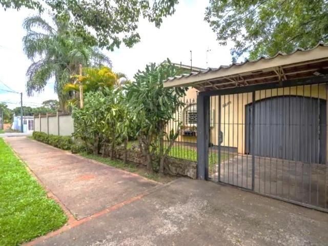 Excelente Casa com 4 dormitórios sendo um suíte com piscina e um amplo quintal para locação, no B