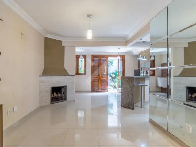 Excelente Casa com 4 Quartos e 4 banheiros