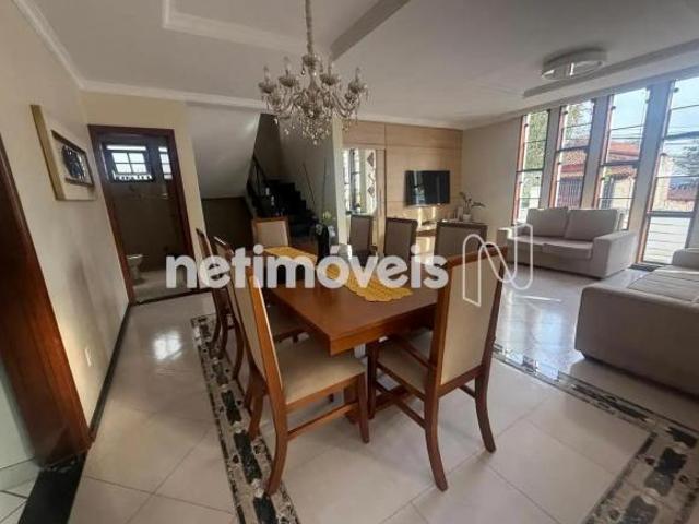 Excelente Casa com 4 quartos e 4 banheiros à venda no Paquetá