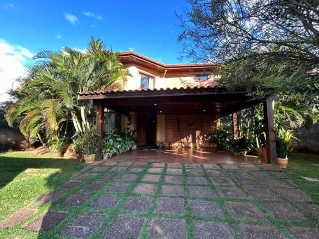 Excelente casa com 4 quartos sendo 3 suítes no Taquari Brasilia DF
