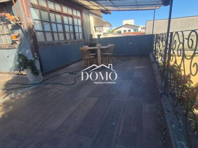 Excelente Casa com 4 Quartos, 2 Suítes, Área Gourmet e Amplo Quintal