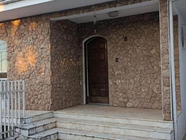Excelente casa com 4 quartos, 4 vagas e quintal no Boa Vista!