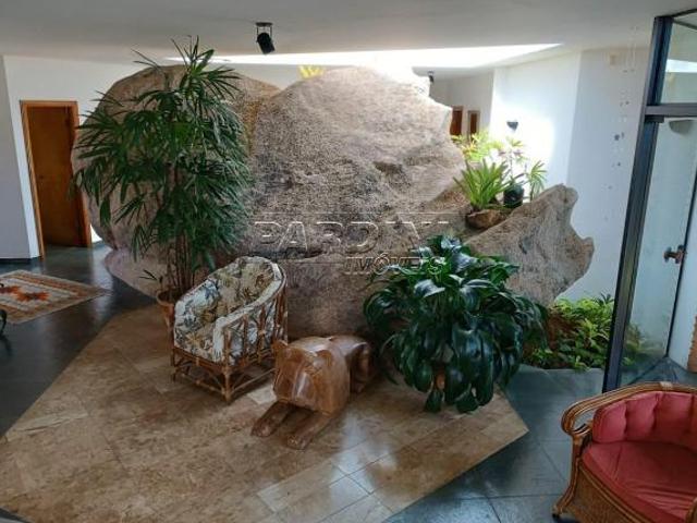 Excelente casa com 4 suítes e vista para o mar no condomínio Ponta das Toninhas em Ubatuba!