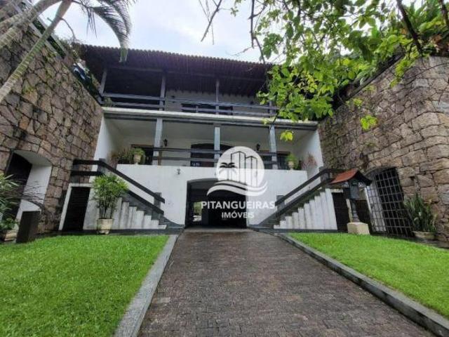 Excelente casa com 4 suítes na Praia das Pitangueiras